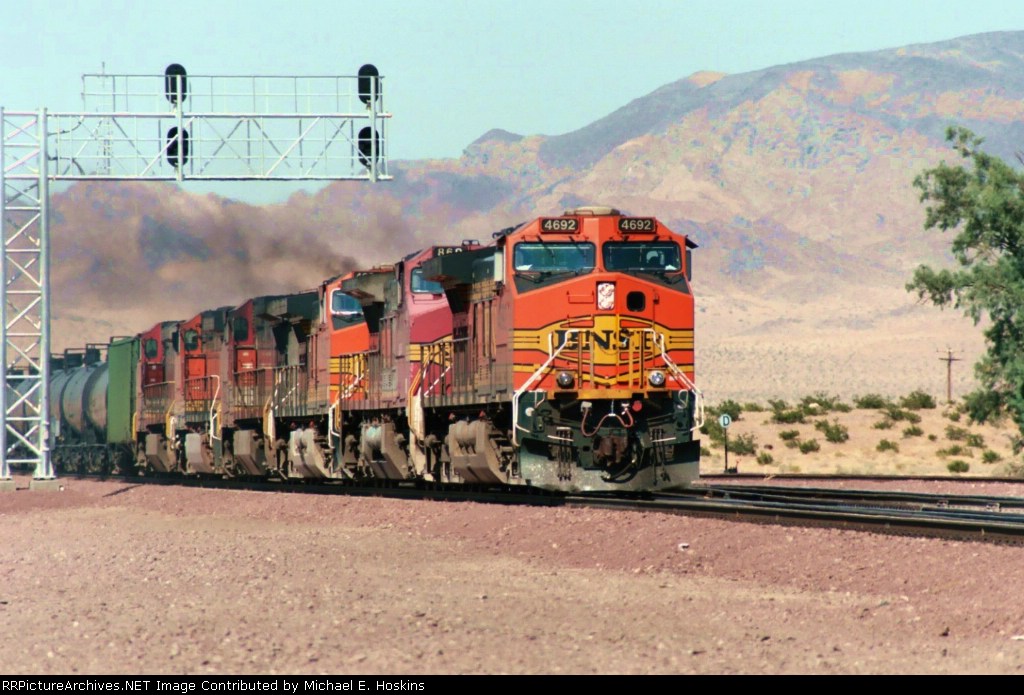 BNSF 4692